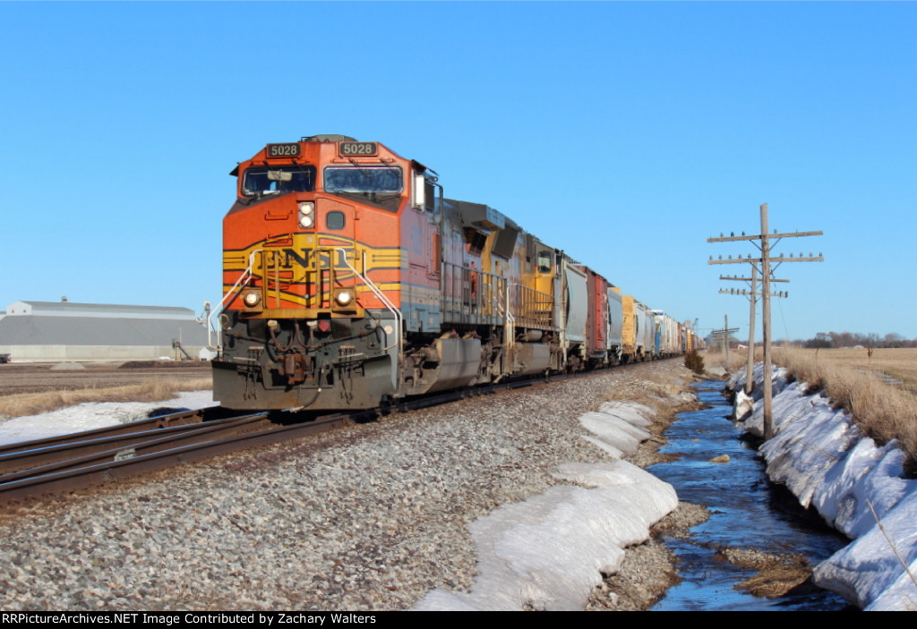 BNSF 5028 UP 4900